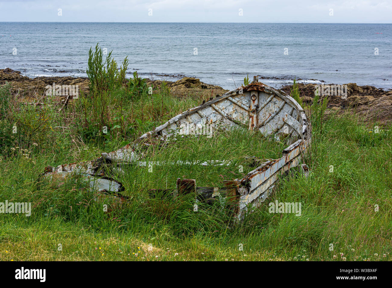 Shipwrecked boat hi-res stock photography and images - Alamy