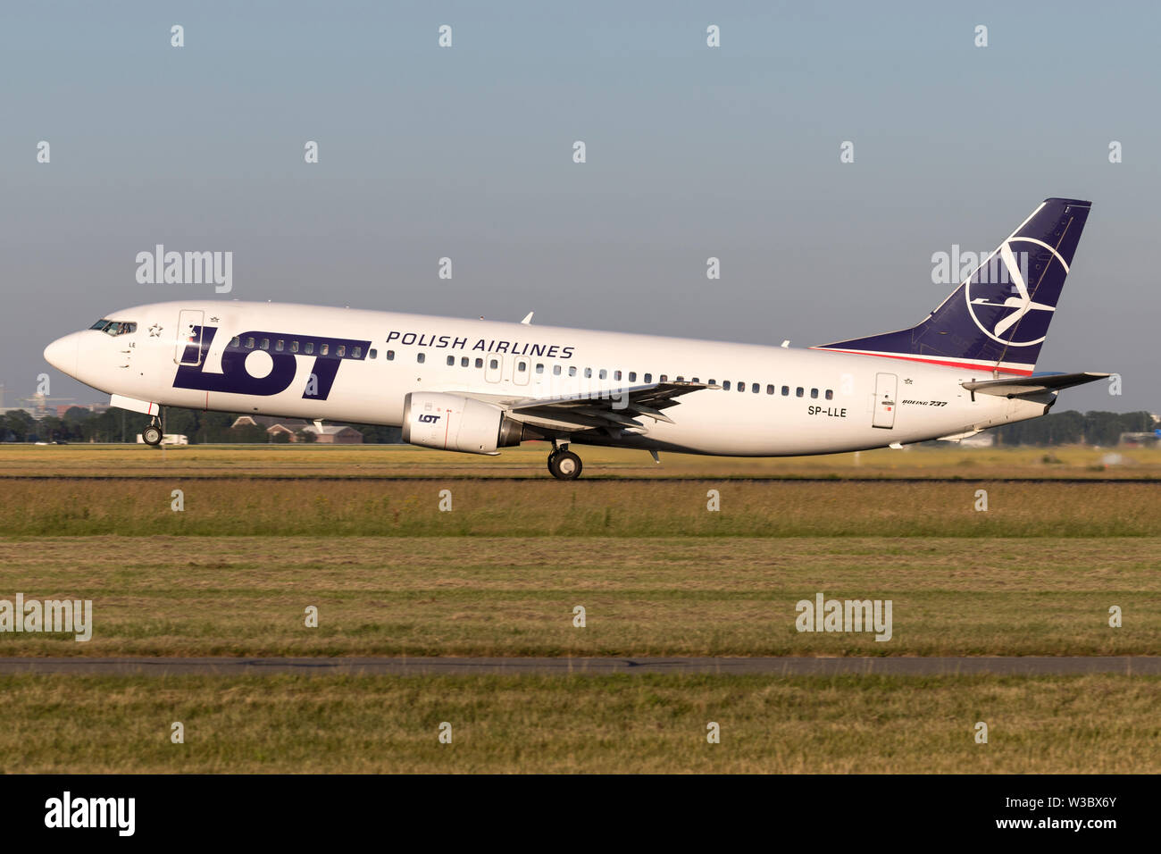 LOT Polish Airlines Boeing 737-400 with registration SP-LLE taking off ...