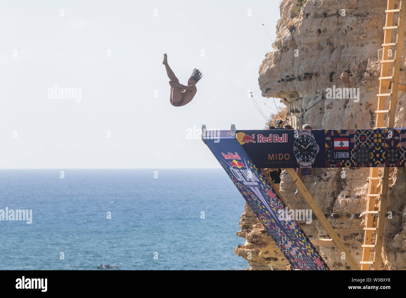Cliff jump off of platform hi-res stock photography and images - Alamy