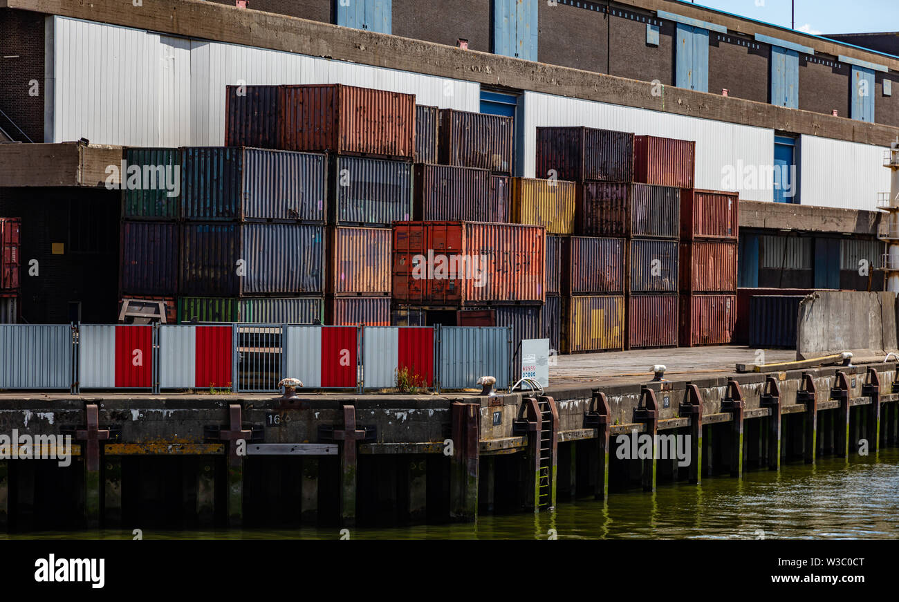 Rusty old shipping container hi-res stock photography and images - Alamy