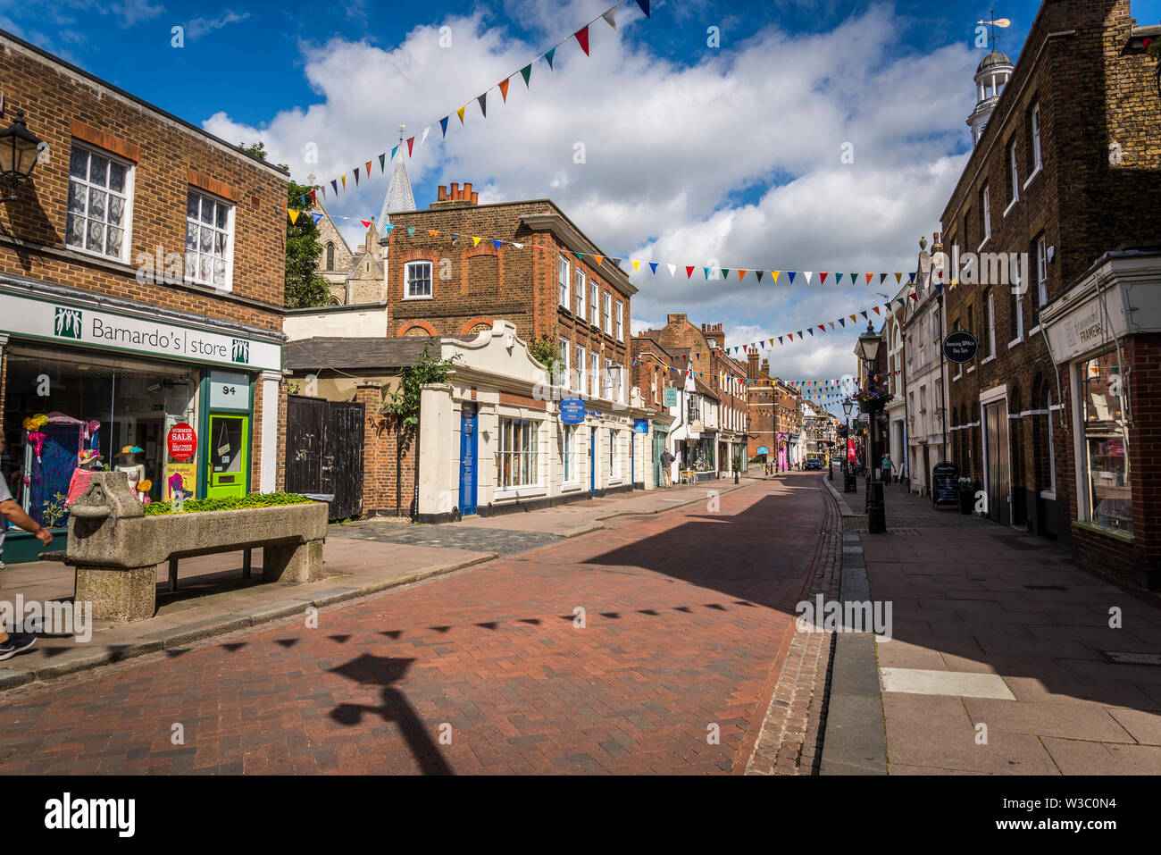 Rochester High Street on a sunny morning in June, Rochester, Kent ...