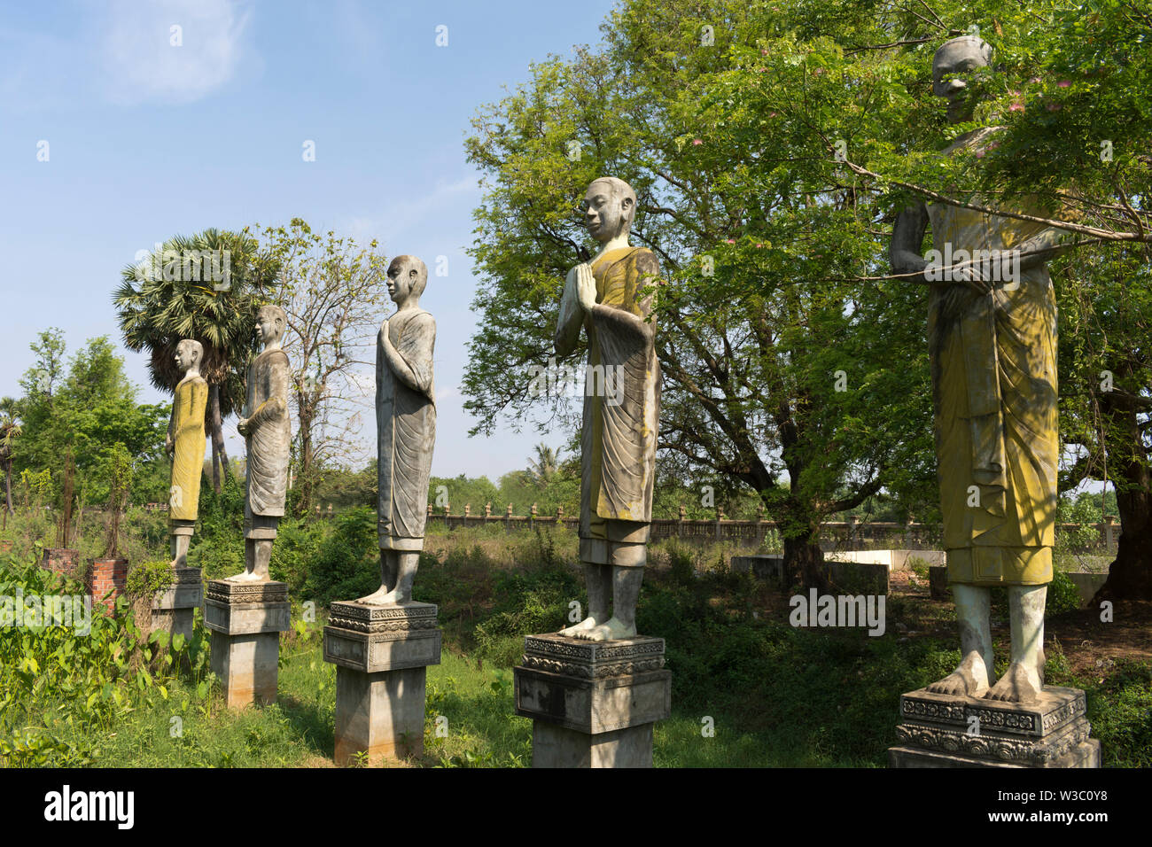 Stone Carved Statues at Wat Ek Phnom Temple, Battambang, Cambodia Stock ...