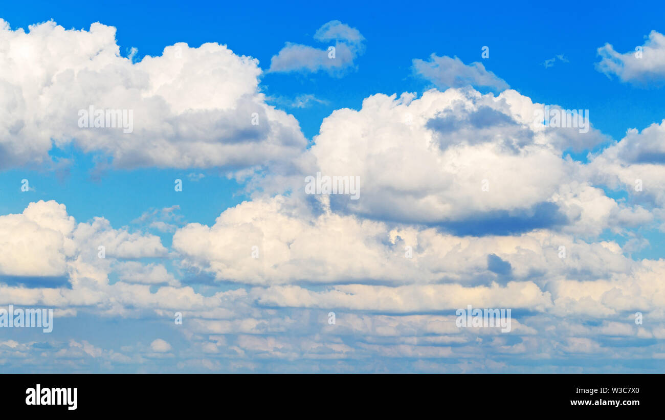 Sky background with cumulus clouds Stock Photo - Alamy