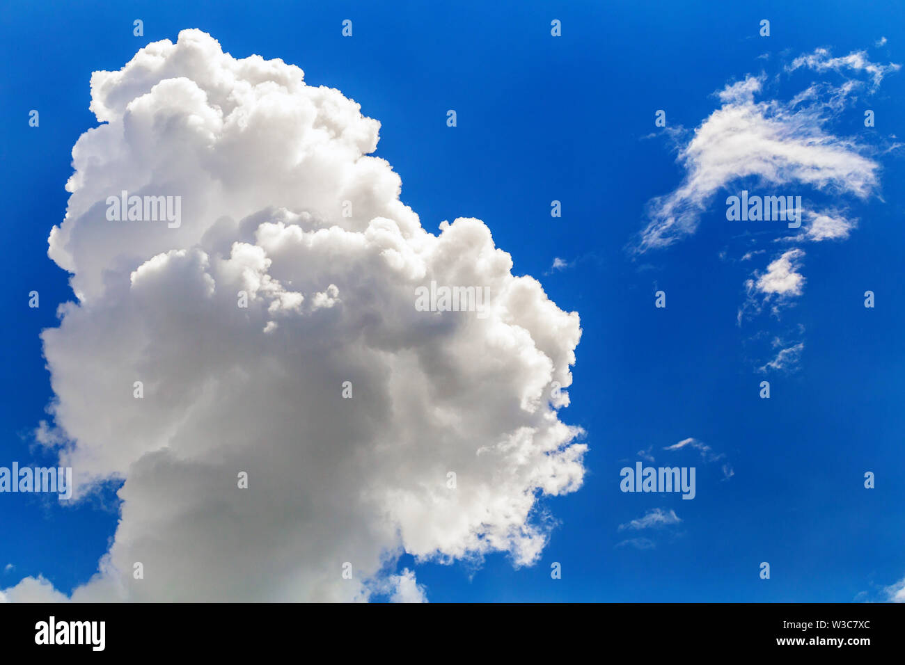 Blue sky background with cumulus humilis cloud Stock Photo - Alamy