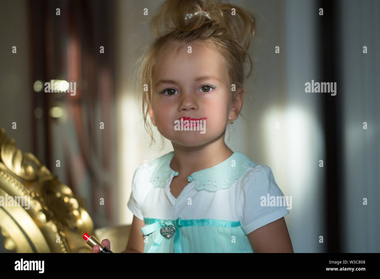 Visage makeup hi-res stock photography and images - Alamy