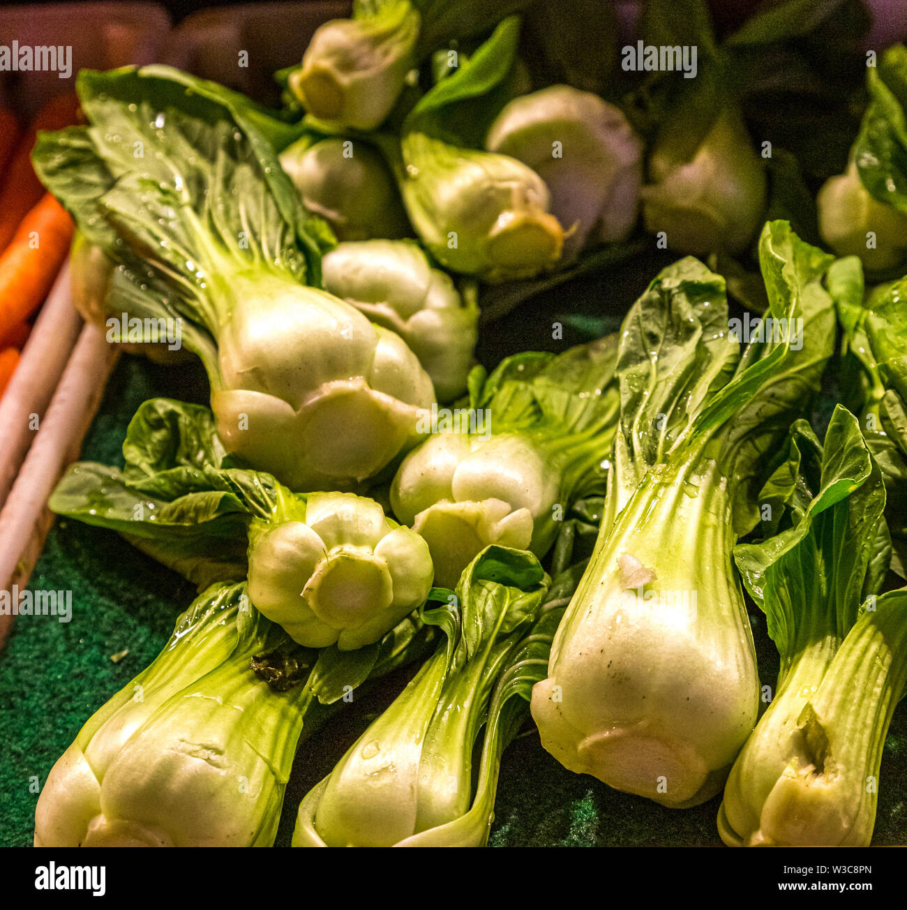 Leeks in Market Stock Photo - Alamy