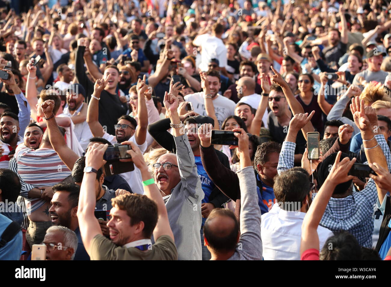 England fans celebrate after watching England win the Cricket World Cup ...