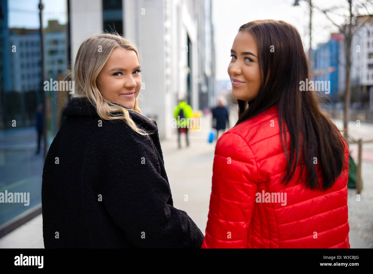 Women smiling looking over shoulder hi-res stock photography and images ...