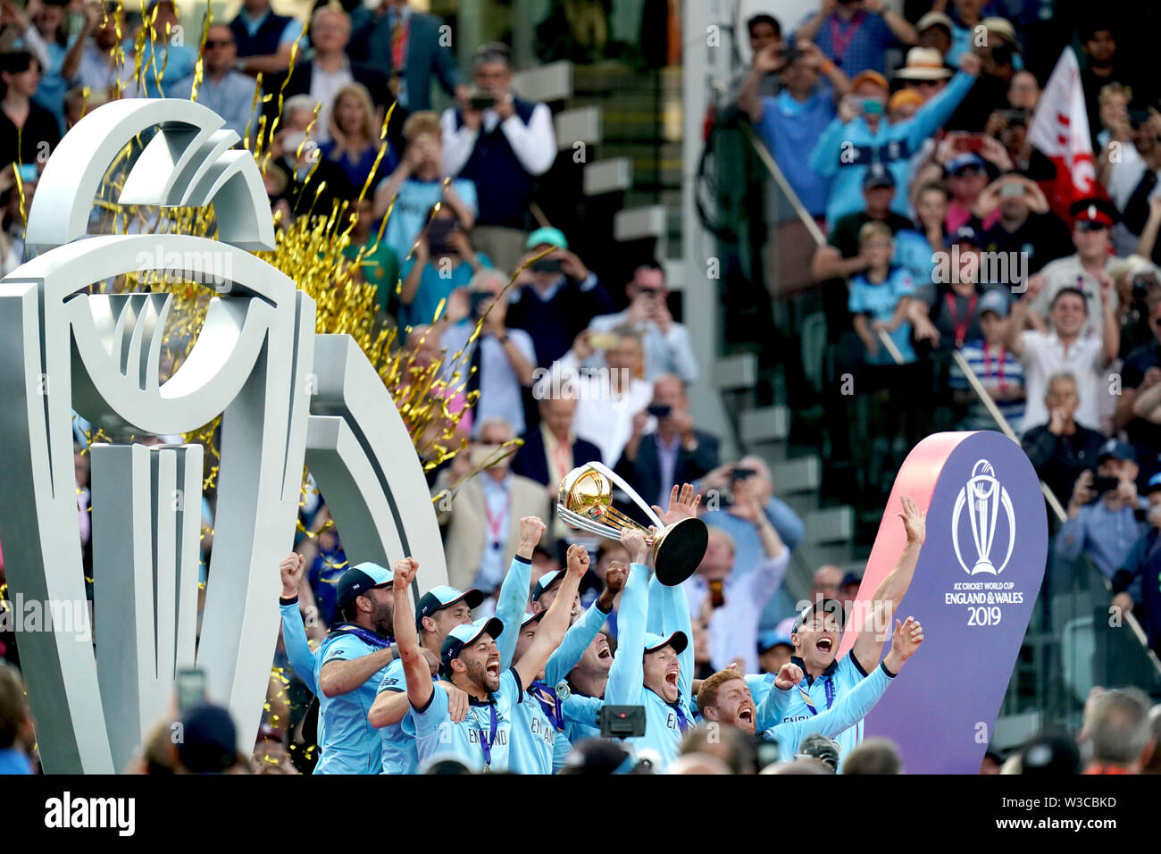 England players lift the trophy as they celebrate winning the ICC World ...