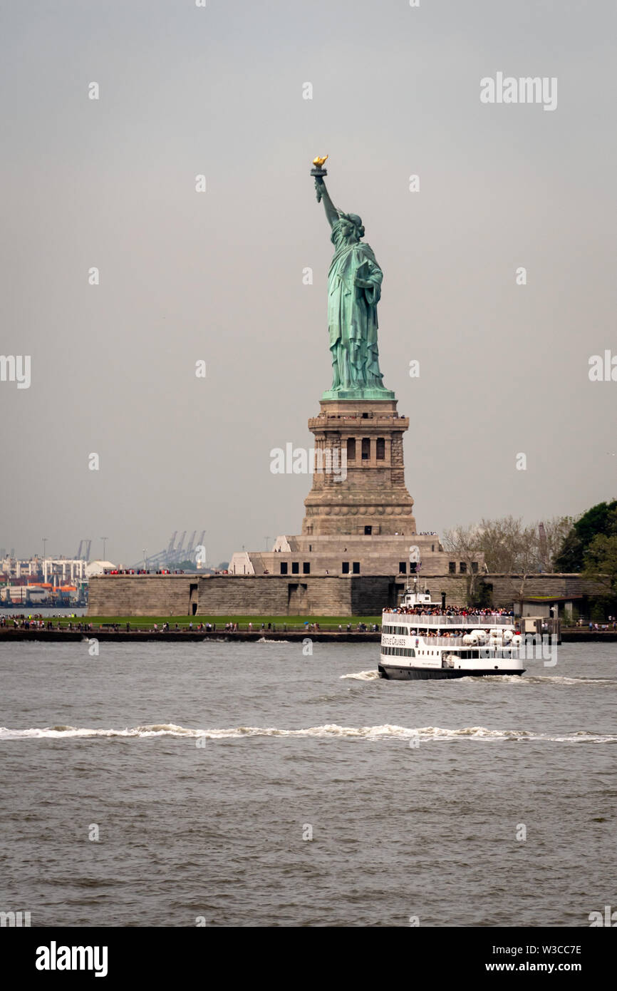 New York, USA - June 7, 2019: Ferry Boat approaching the Statue of ...