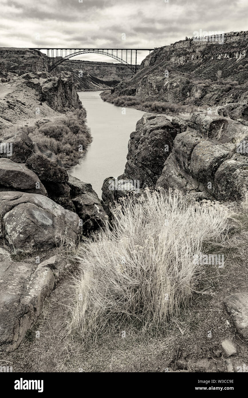 Unique view if the Perrine bridge on the snake in Idaho Stock Photo - Alamy