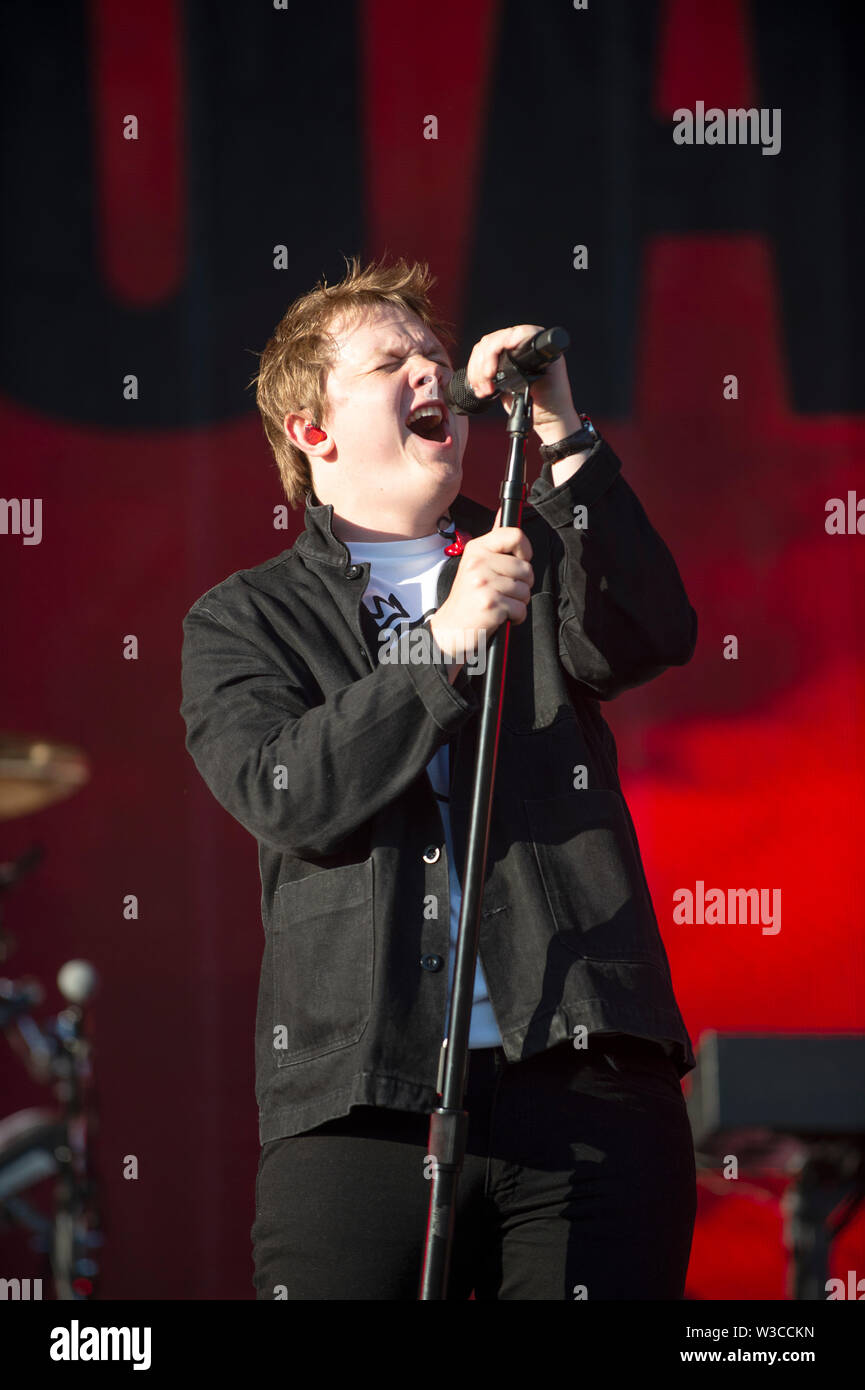 Lewis capaldi stage hi-res stock photography and images - Alamy