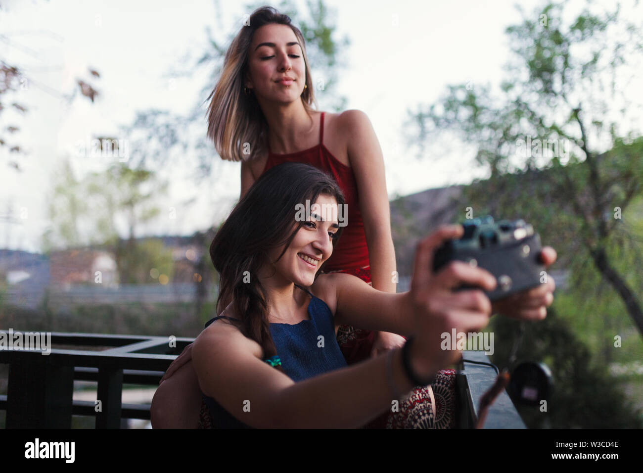 Two women posing selfie hi-res stock photography and images - Alamy