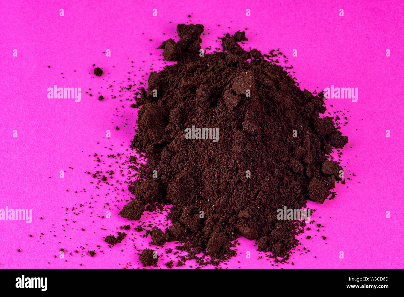 Coffee powder on pink background pure caffeine Stock Photo - Alamy