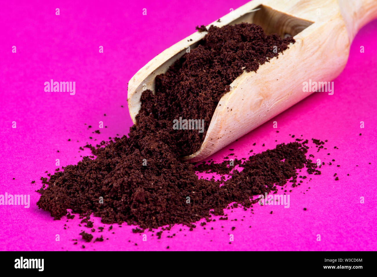 Coffee powder on pink background pure caffeine Stock Photo - Alamy