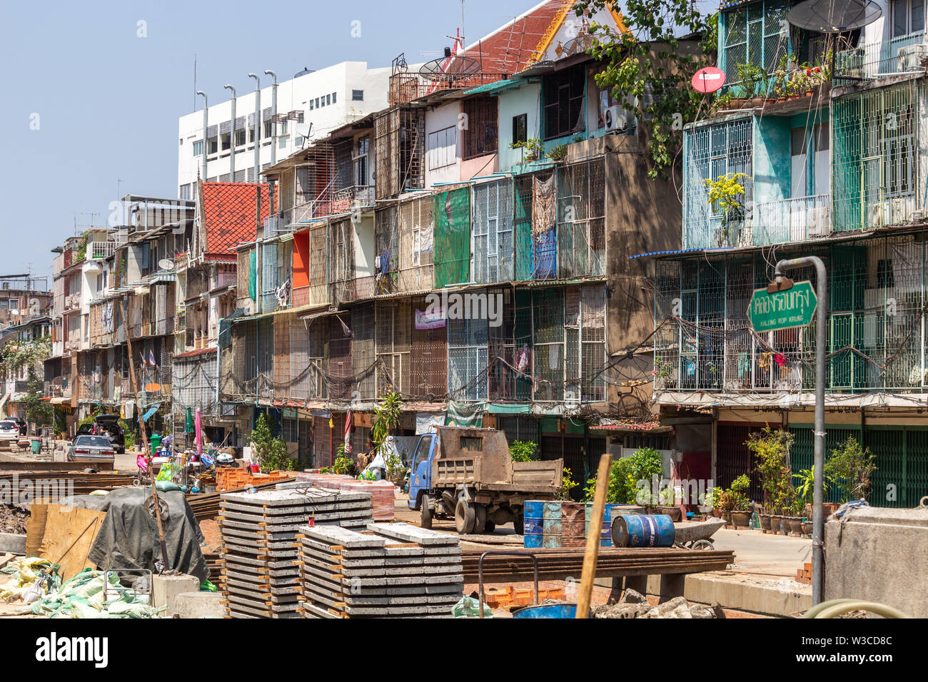 Bangkok, Thailand - April 14, 2019: Messy architecture in a poor street ...