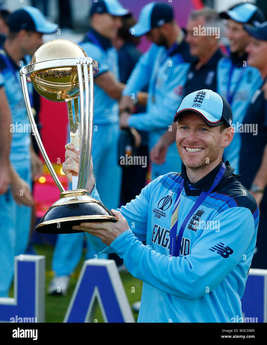 Cricket icc trophy hi-res stock photography and images - Alamy