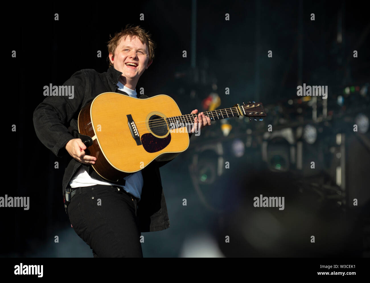 Lewis capaldi hi-res stock photography and images - Alamy