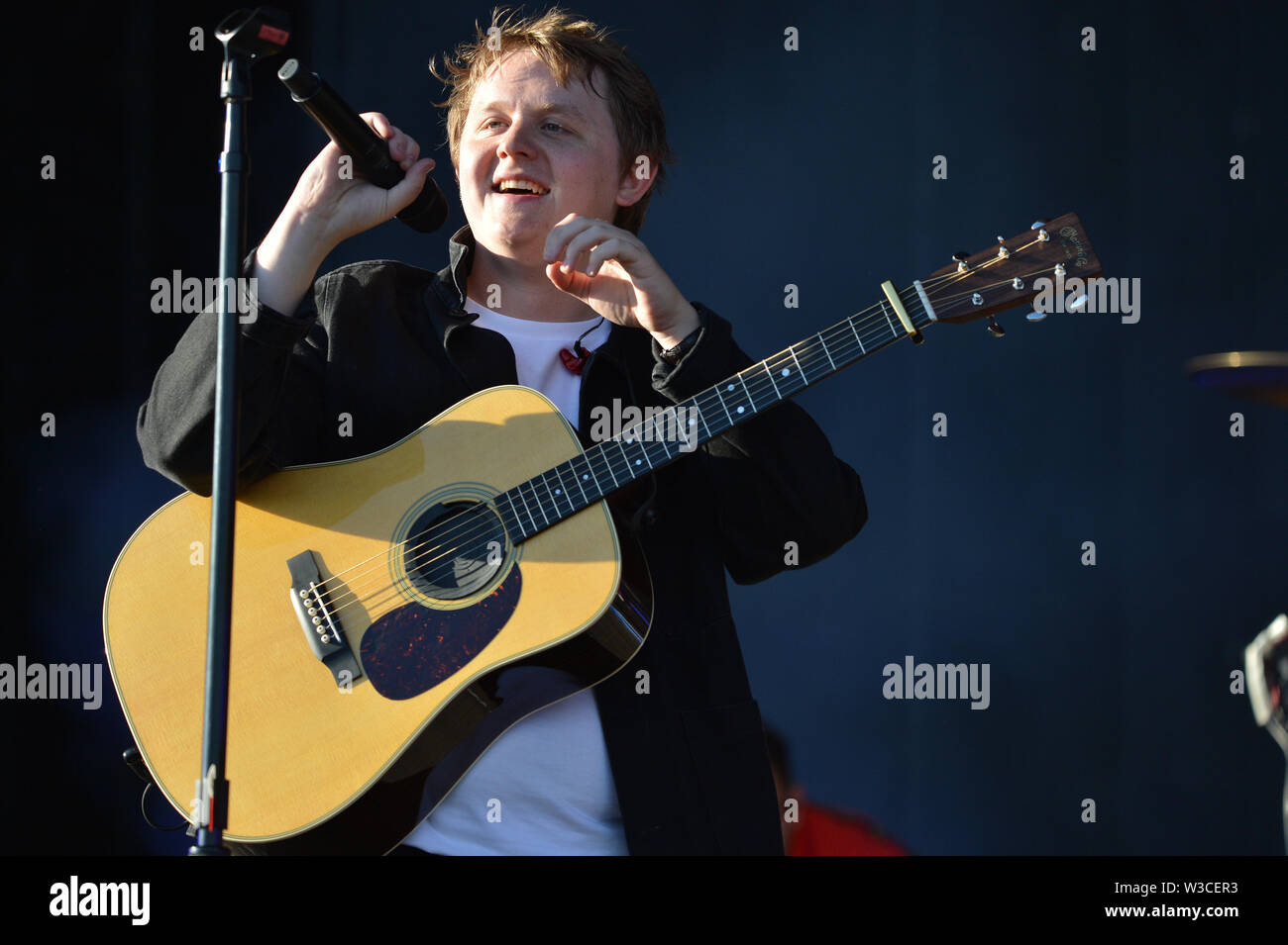 Lewis capaldi hi-res stock photography and images - Alamy