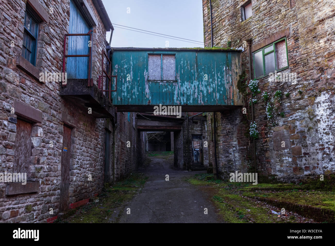 Exterior old warehouse factory hi-res stock photography and images - Alamy