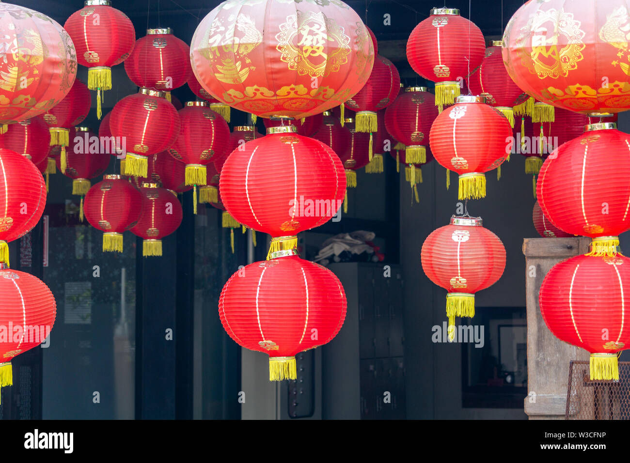 Dragon paper lanterns hi-res stock photography and images - Alamy