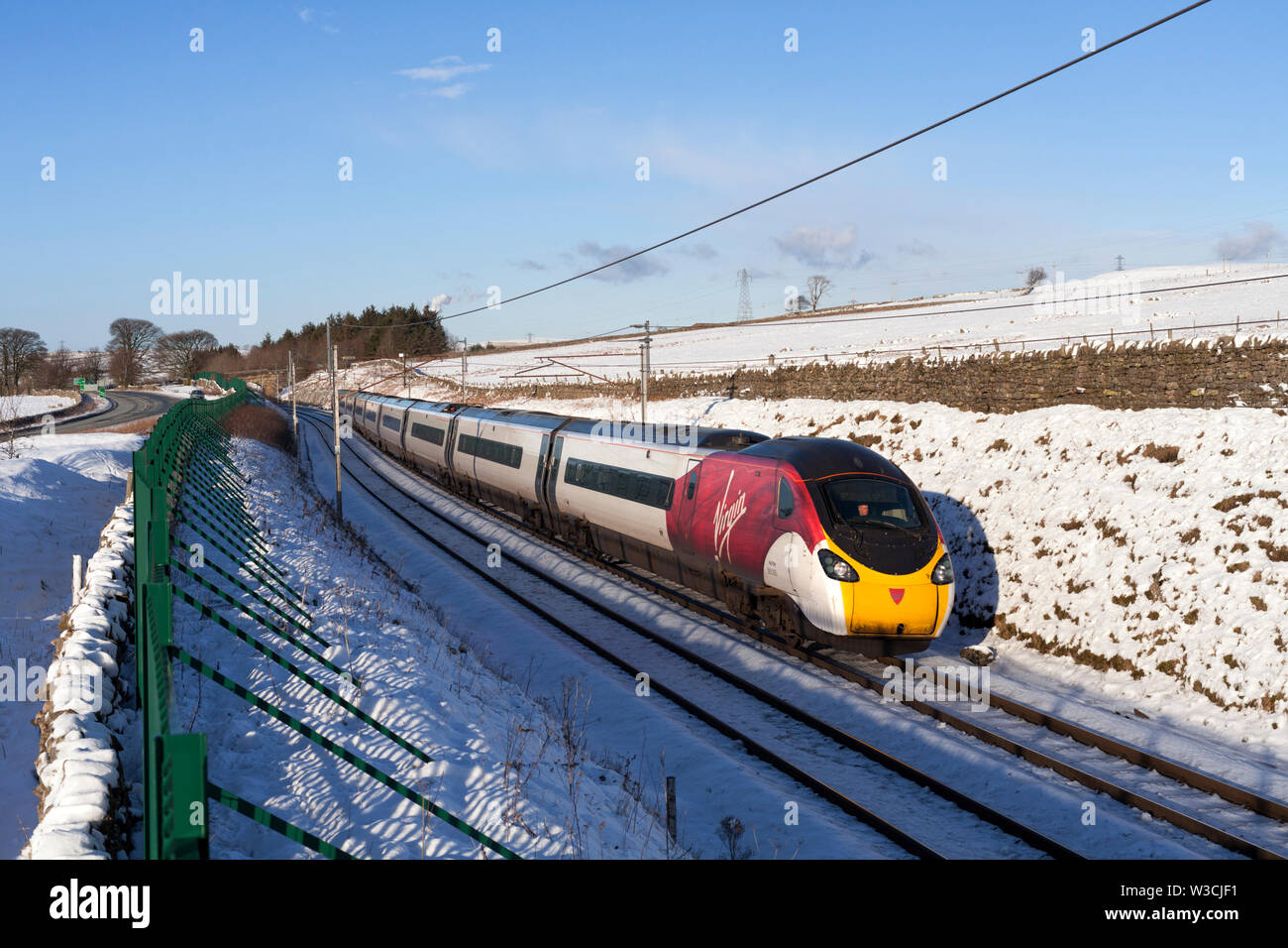 Trains in snow hi-res stock photography and images - Alamy
