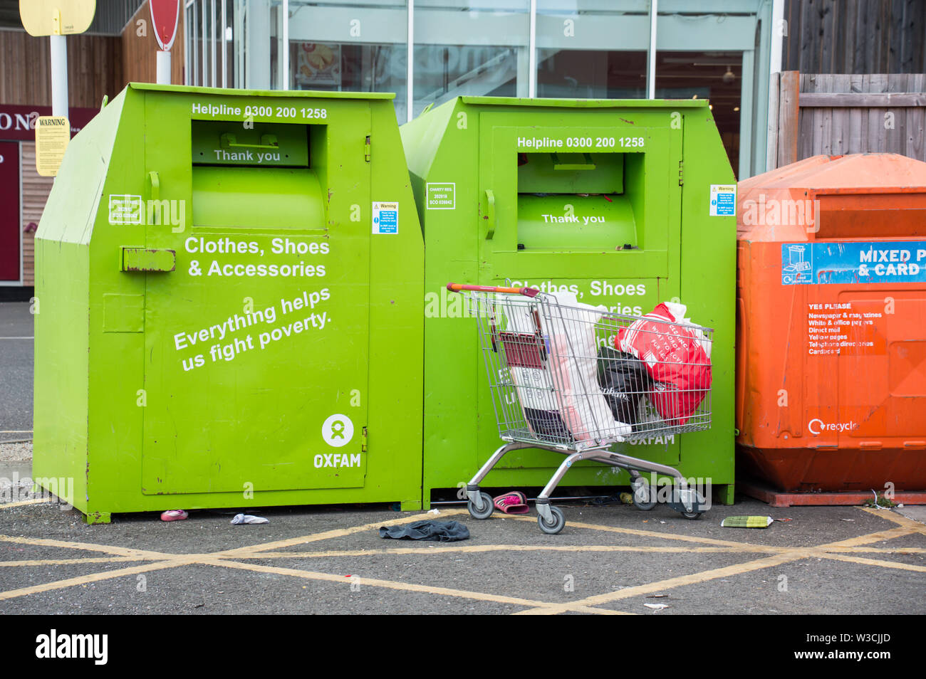 Overflowing recycling boxes Stock Photo - Alamy