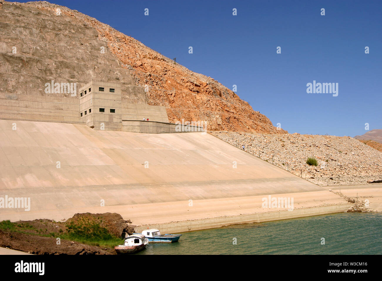 Cat Dam Lake area (Turkish: Çat) in Malatya, Turkey Stock Photo - Alamy