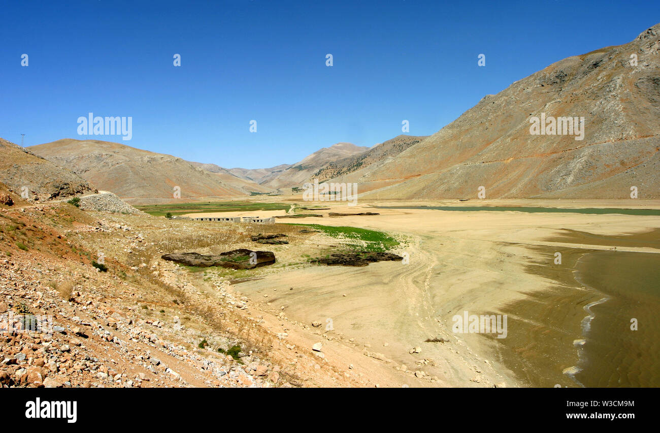 Cat Dam Lake area (Turkish: Çat) in Malatya, Turkey Stock Photo - Alamy