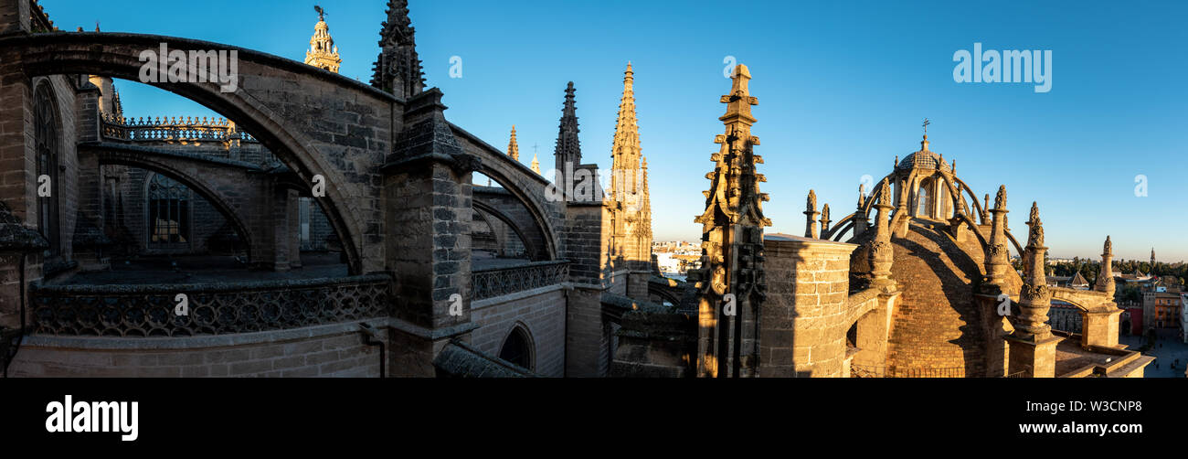 Flying buttress dome hi-res stock photography and images - Alamy
