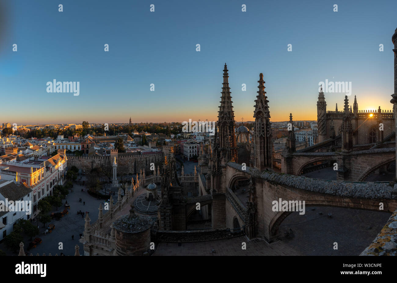 Flying buttress dome hi-res stock photography and images - Alamy