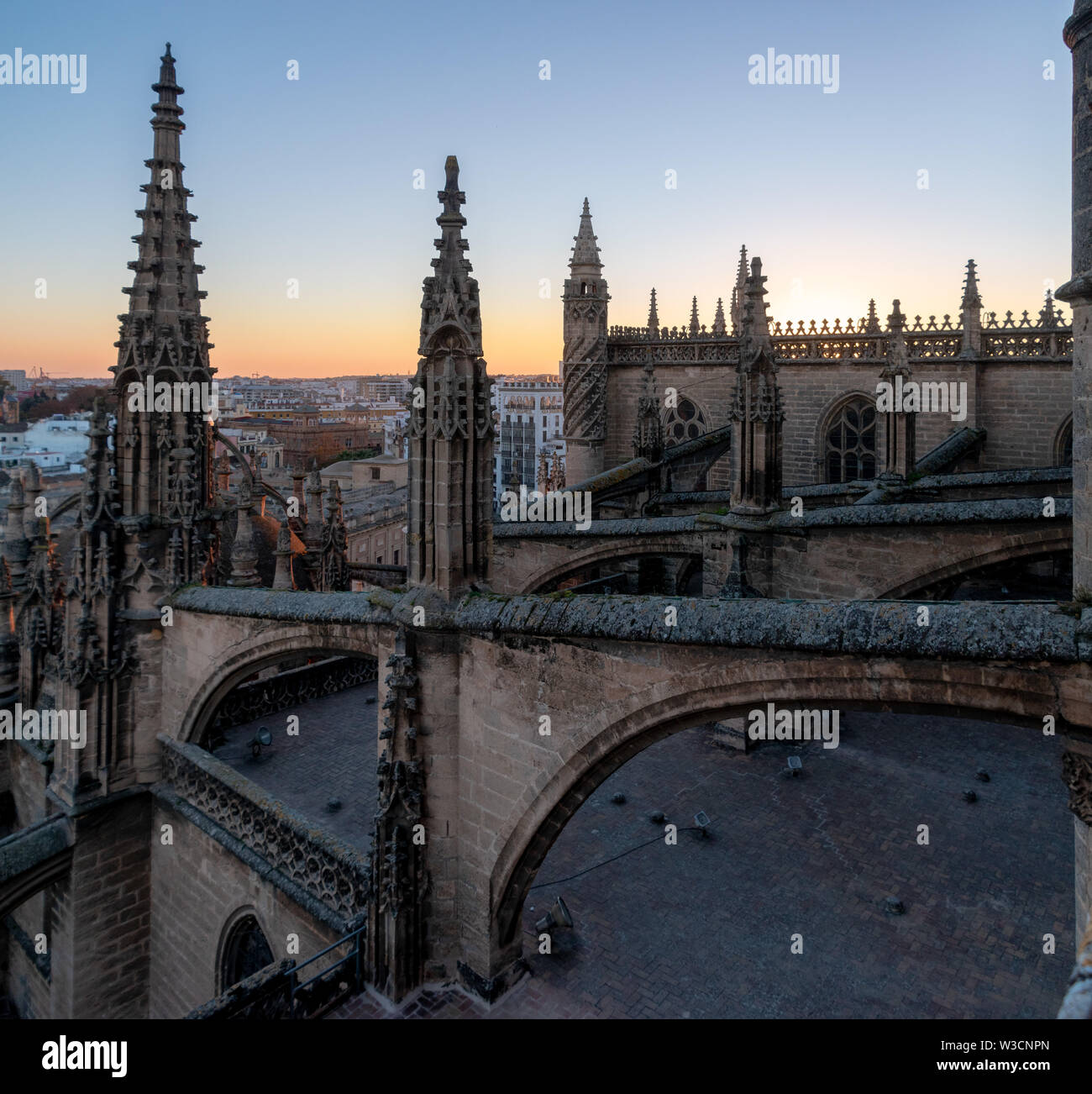 Flying buttress dome hi-res stock photography and images - Alamy