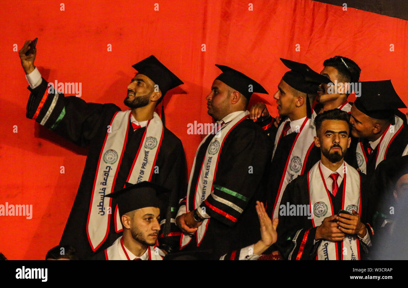 The University of Palestine hold a major graduation ceremony during ...