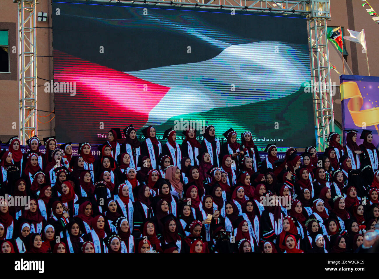 The University of Palestine hold a major graduation ceremony during ...