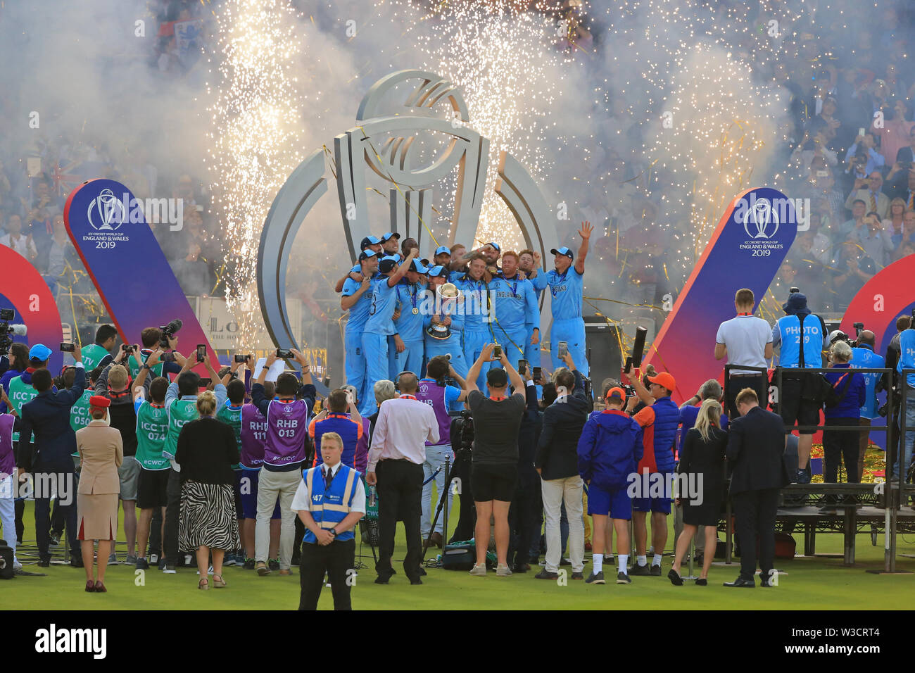 Cricket world cup trophy icc 2019 hi-res stock photography and images ...