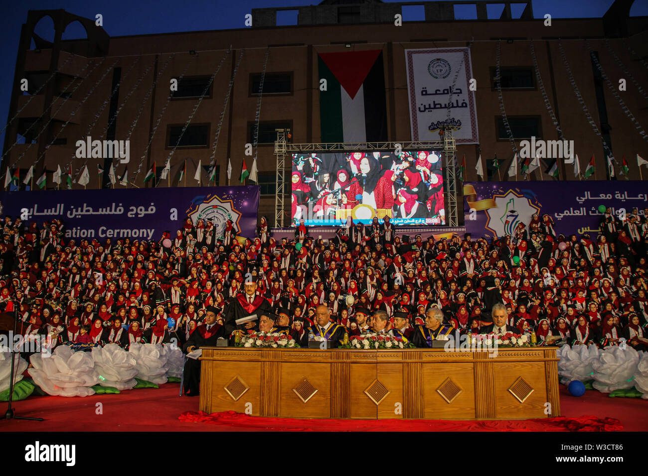 The University of Palestine hold a major graduation ceremony during ...