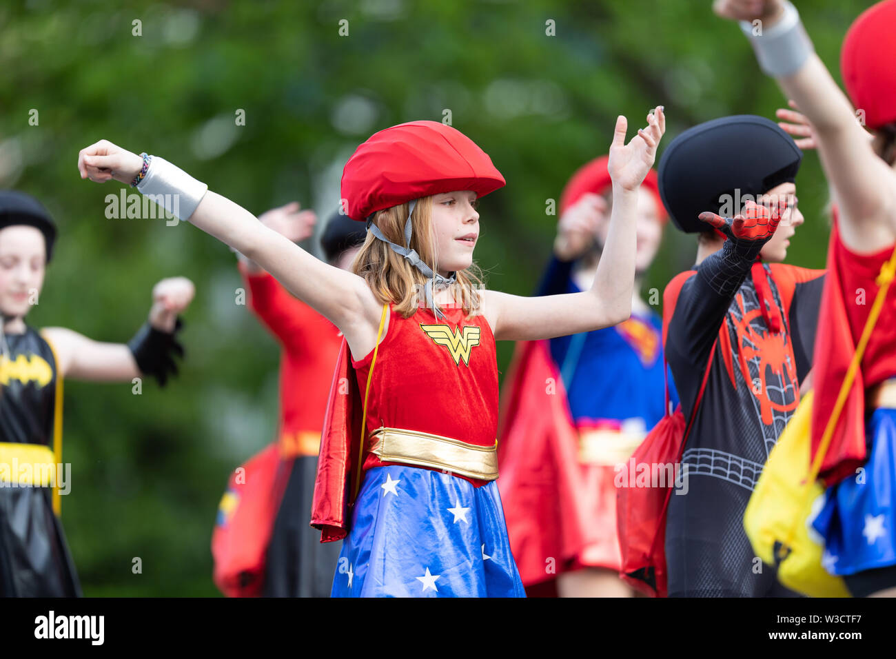 Wonder woman cosplay hi-res stock photography and images - Alamy
