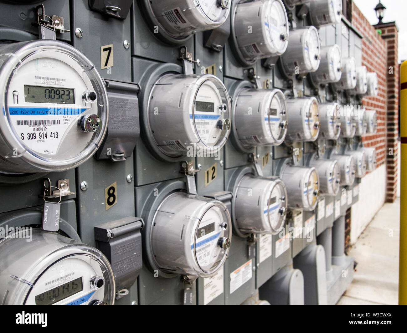 Electrical meter needle hi-res stock photography and images - Alamy