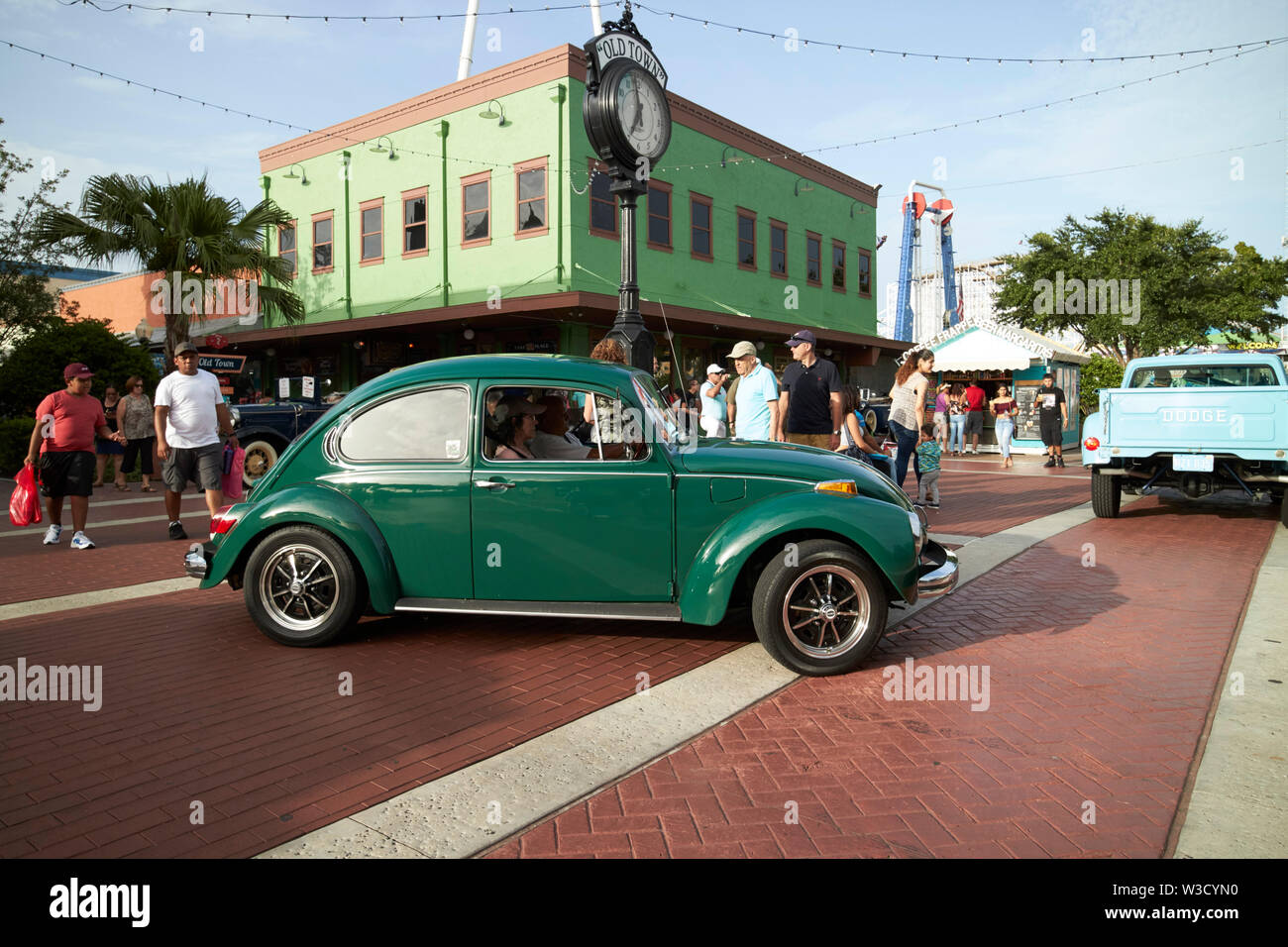 Car cruise hi-res stock photography and images - Alamy