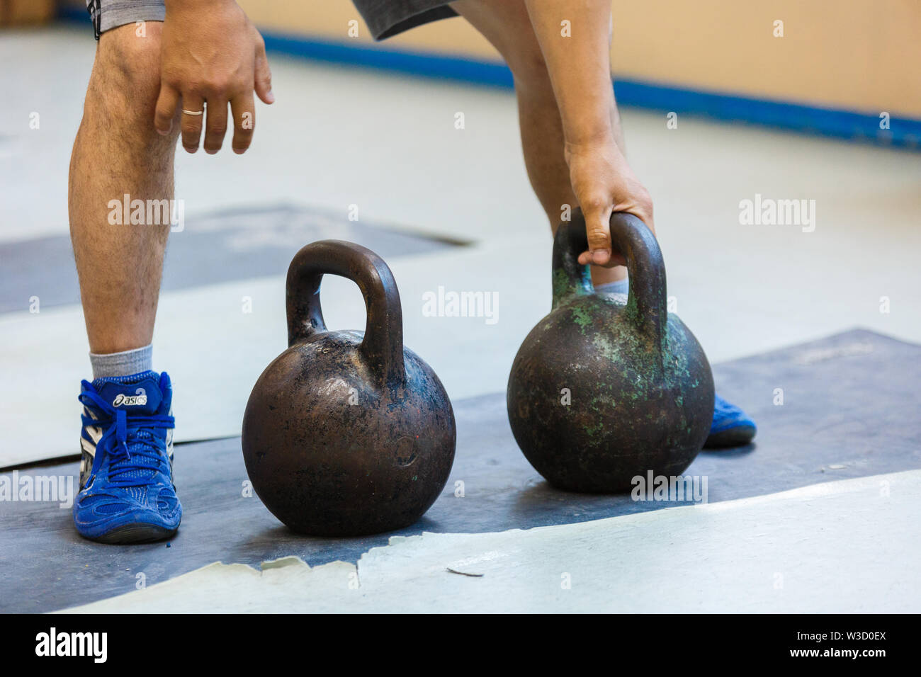 Athlete in weight lifting. Two weights of 24 kg Stock Photo - Alamy