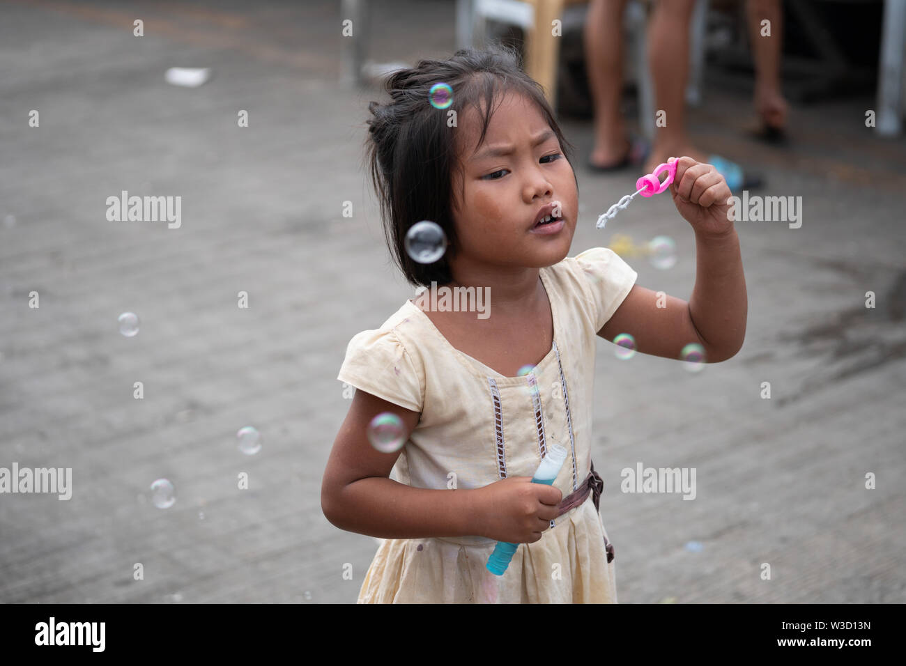Filipino poverty hi-res stock photography and images - Alamy