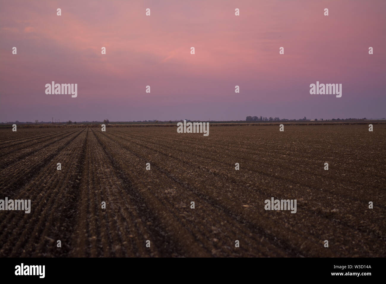 Tilled field hi-res stock photography and images - Alamy