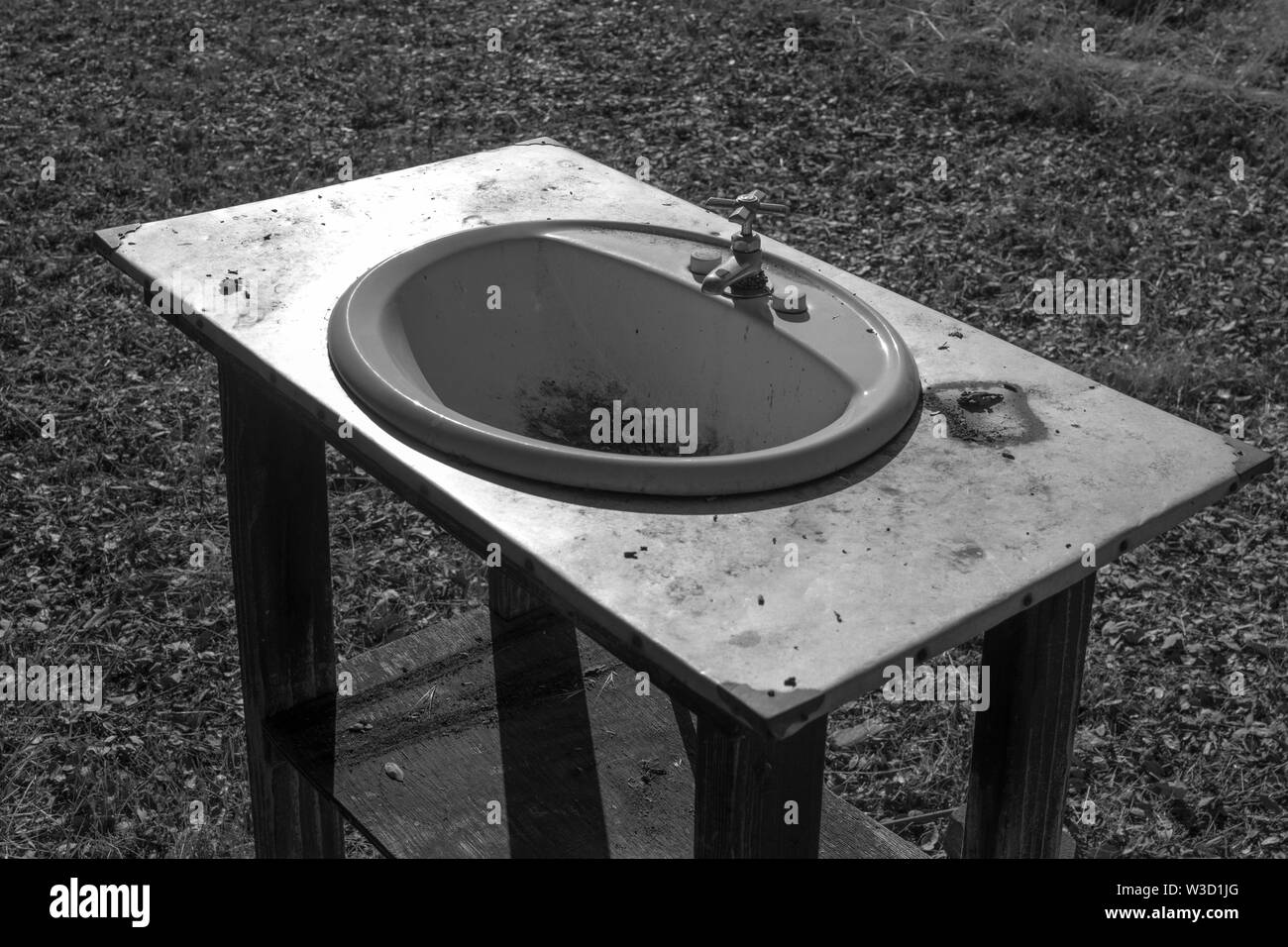 Old sink outdoor wash station Stock Photo - Alamy