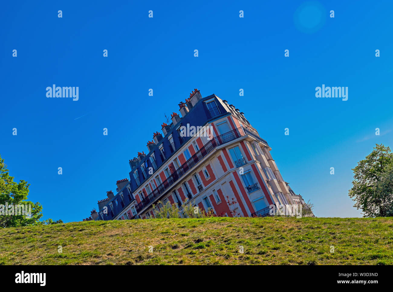 The sinking house located in the Montmartre district of Paris, France ...