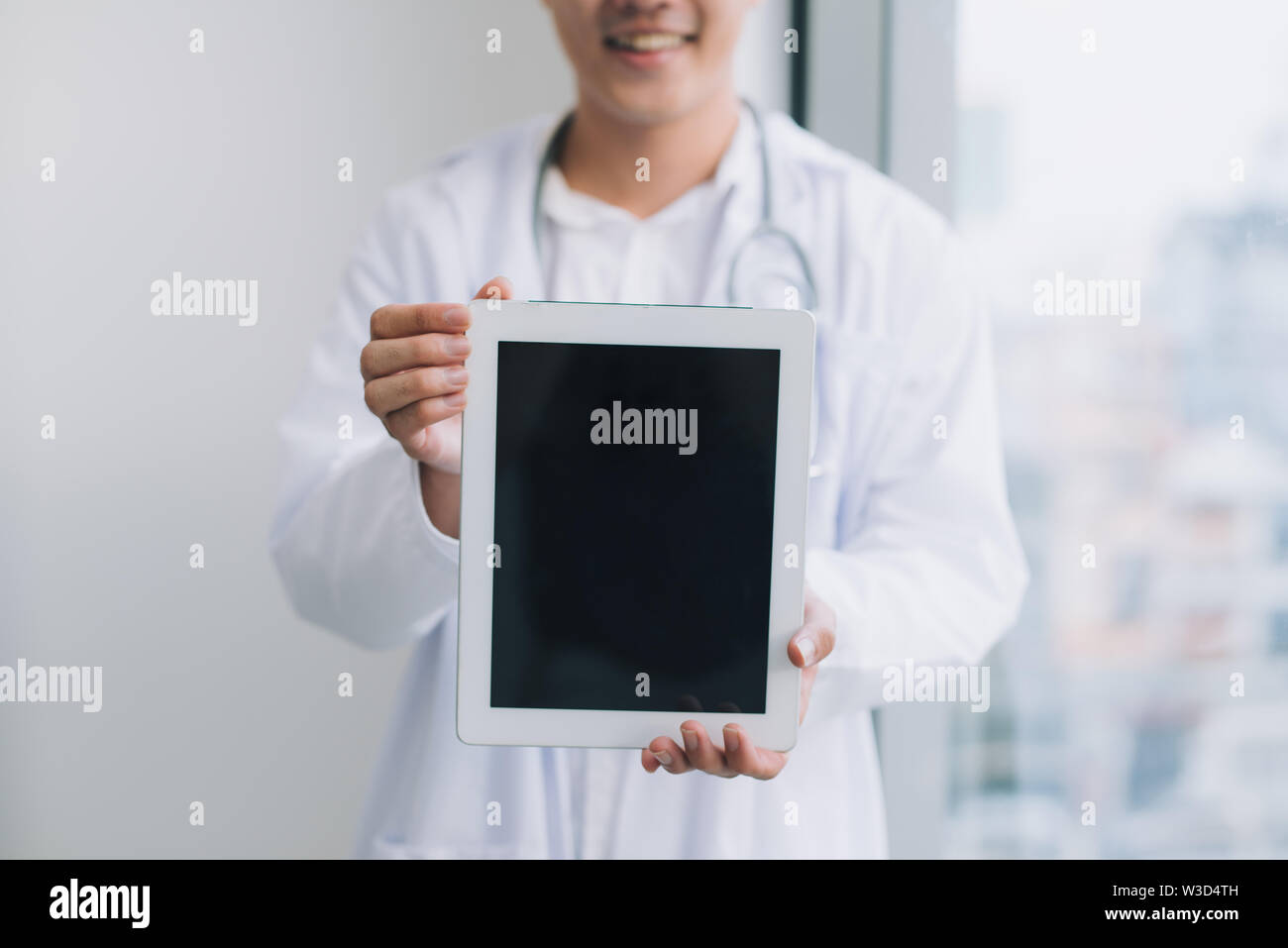 Doctor holding tablet hi-res stock photography and images - Alamy