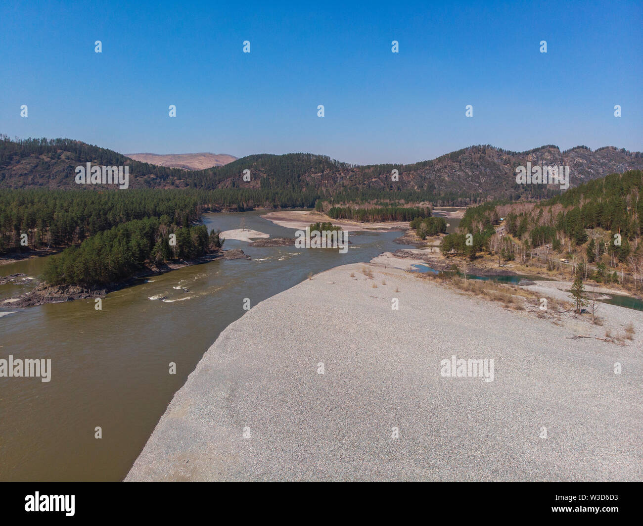 Aerial video mountains and lake hi-res stock photography and images - Alamy