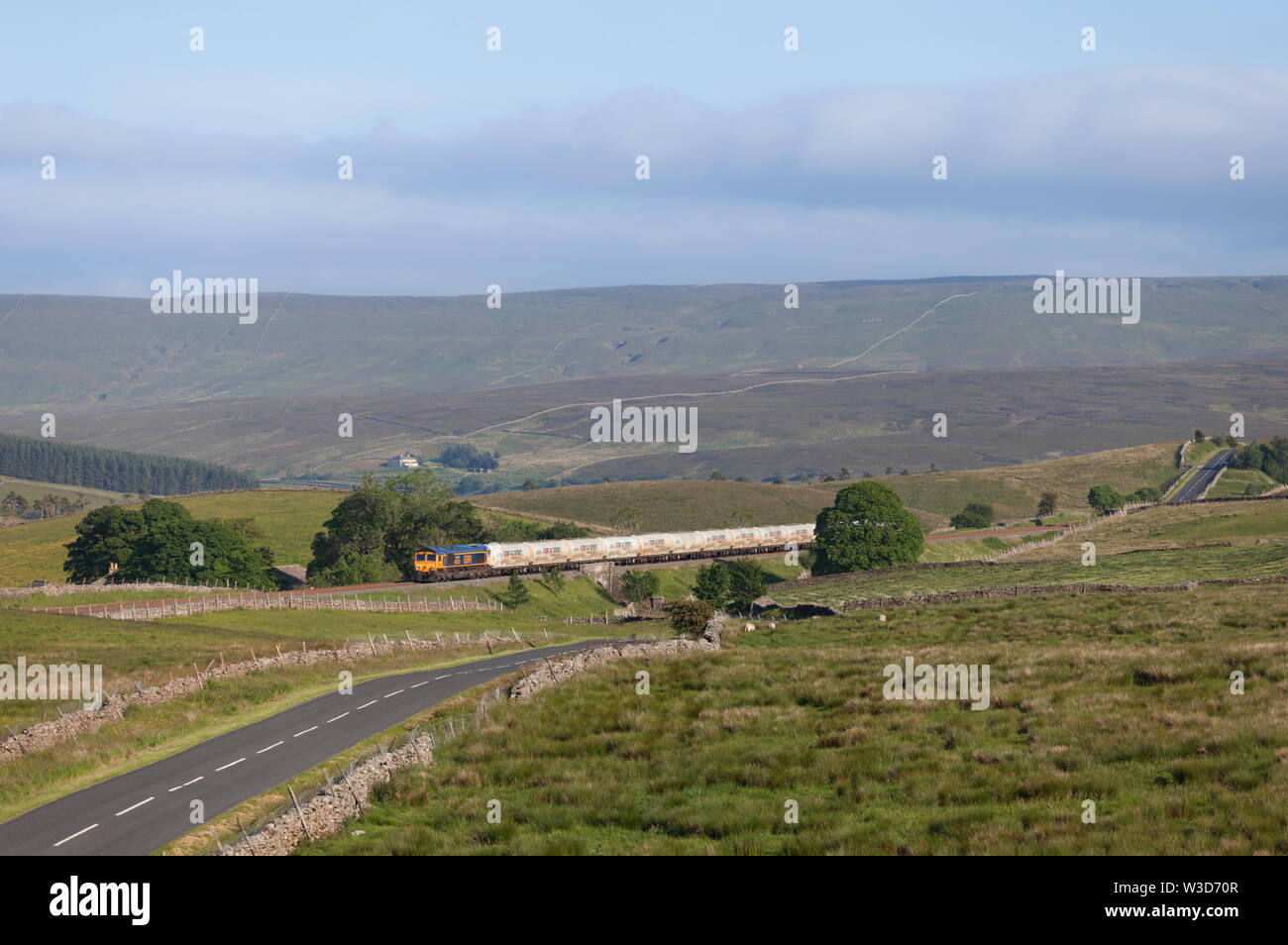 Bulk cement train hi-res stock photography and images - Alamy