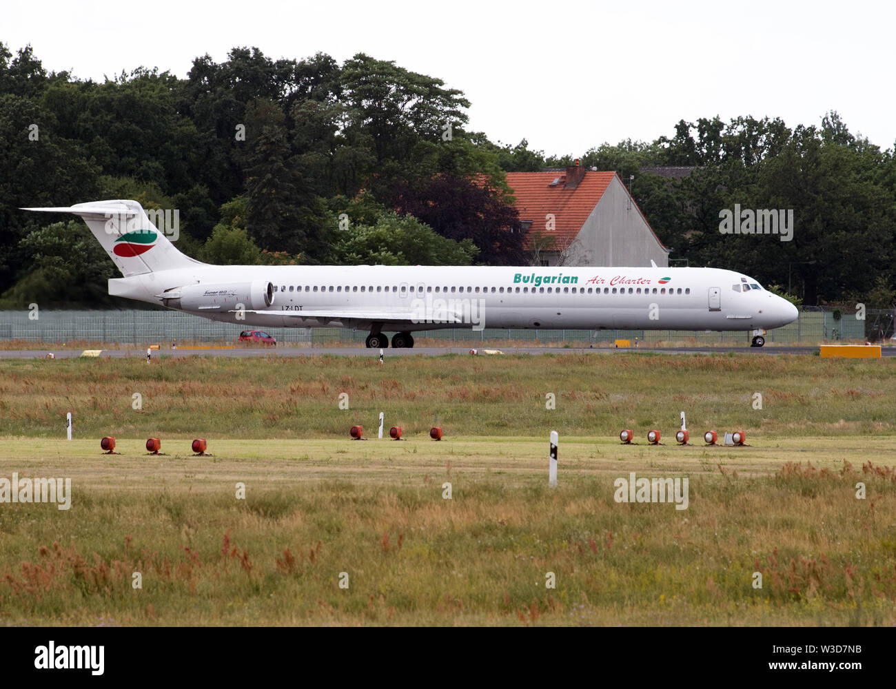 Take off clearance hi-res stock photography and images - Alamy