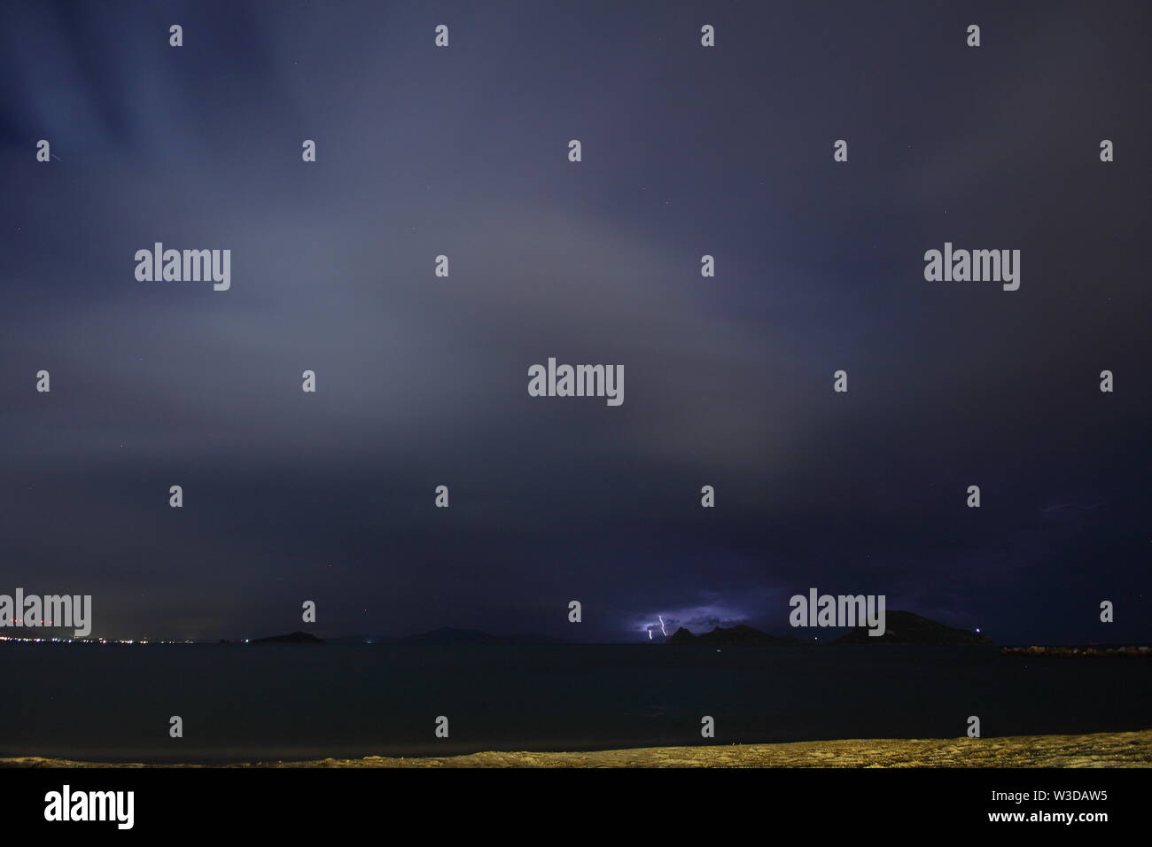 Lightning and rain rainforest hi-res stock photography and images - Alamy