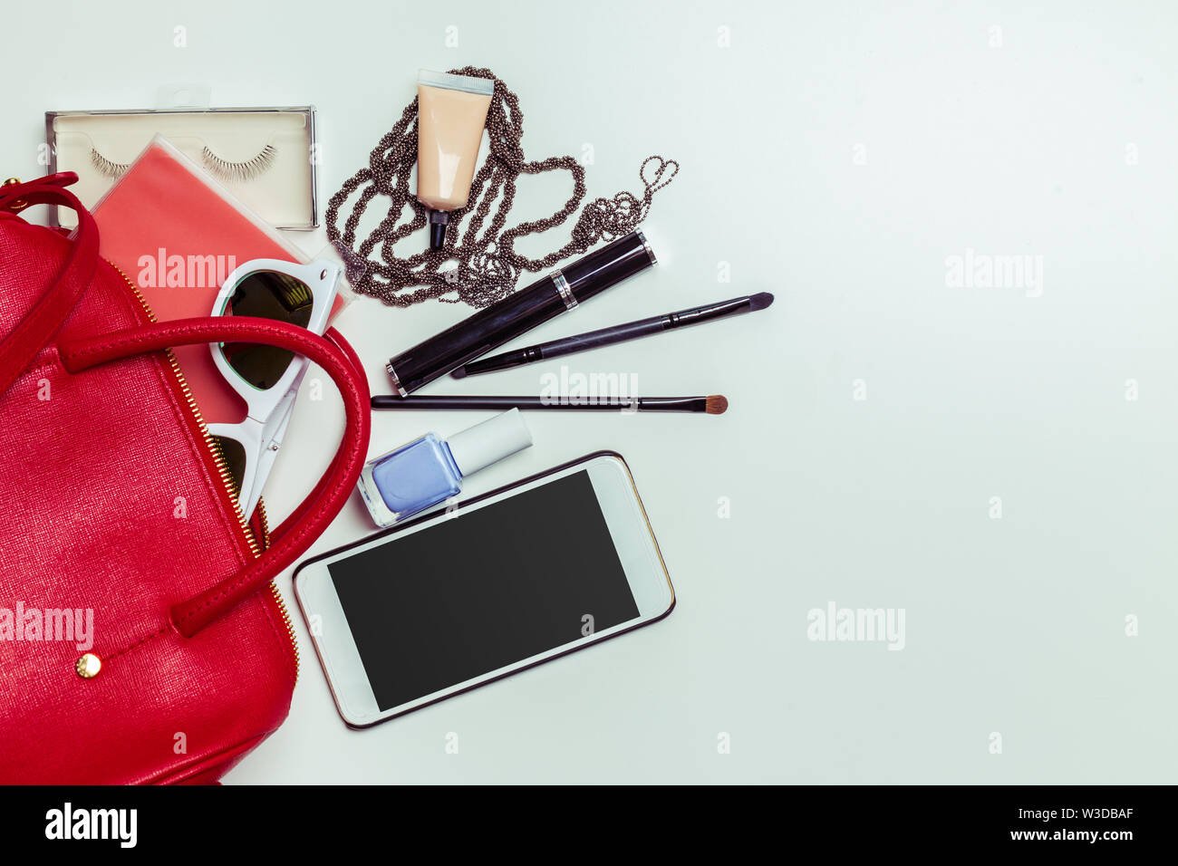 Contents of woman's bag Stock Photo - Alamy